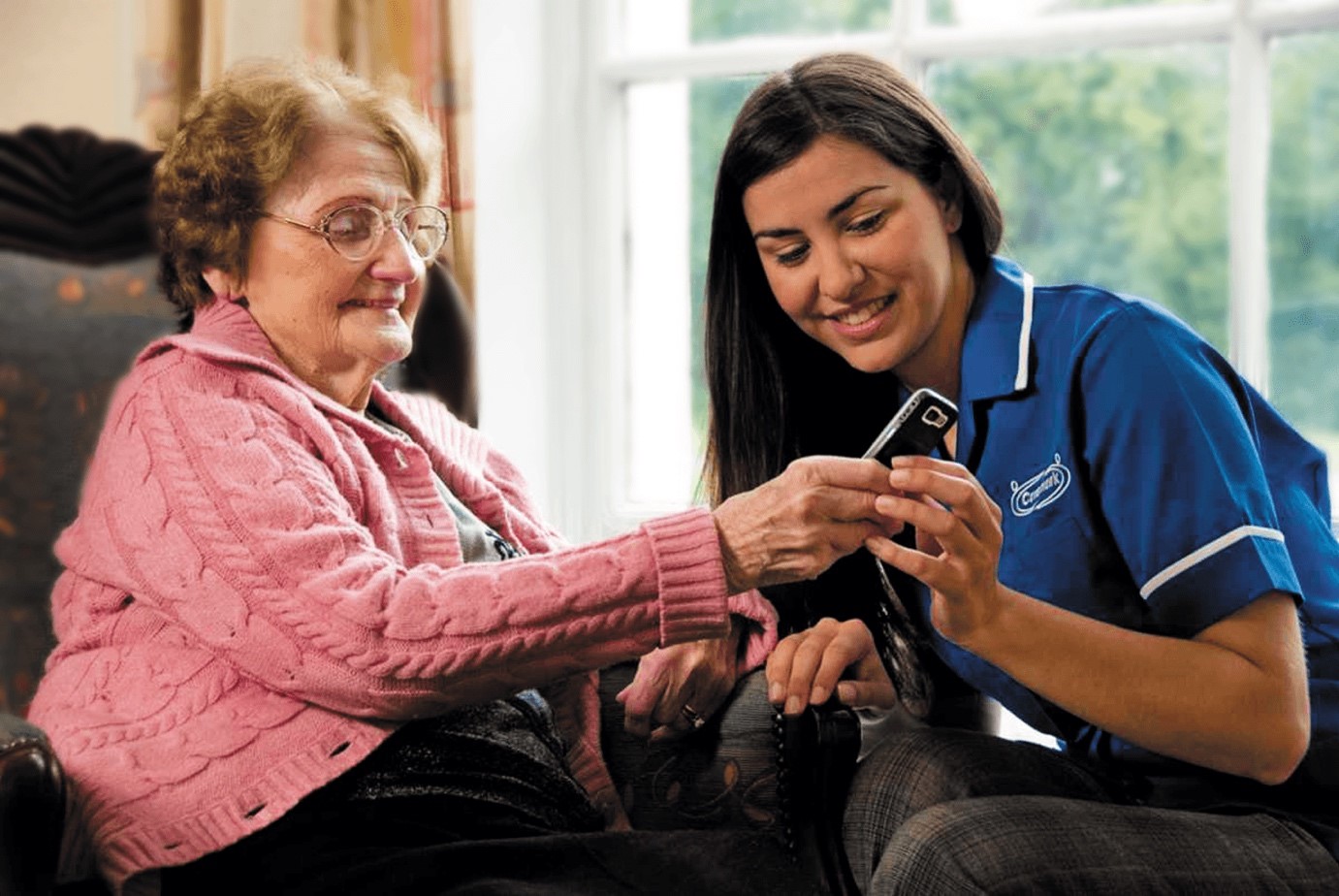Easing loneliness in elderly people | Caremark Easing loneliness in elderly people | Caremark